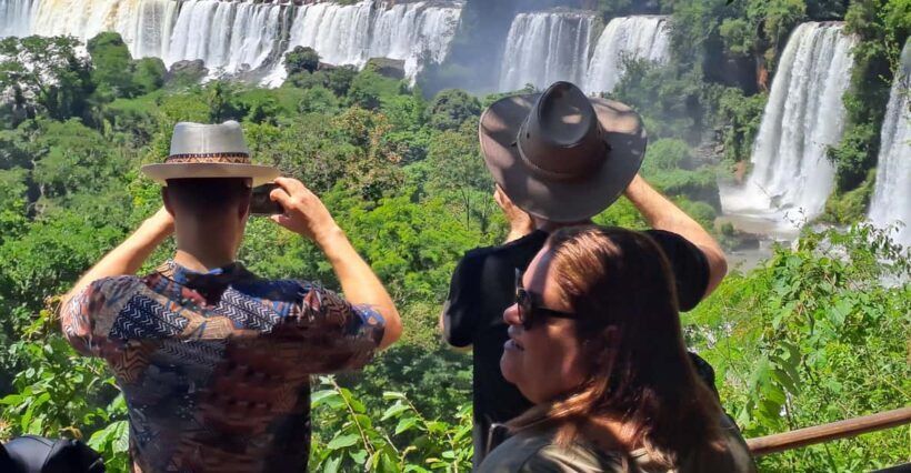 From Foz do Iguaçu: Tour to Argentinian Falls - Key Points