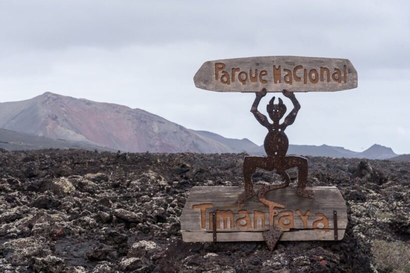 From Fuerteventura: Lanzarote Volcano and Wine Region Tour - Key Points