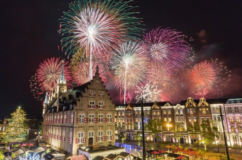 From Fukuoka: Private Day Trip to Huis Ten Bosch Theme Park - Discovering the Dutch Charm of Huis Ten Bosch