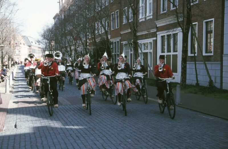 From Fukuoka: Private Day Trip to Huis Ten Bosch Theme Park - Transportation and Pickup