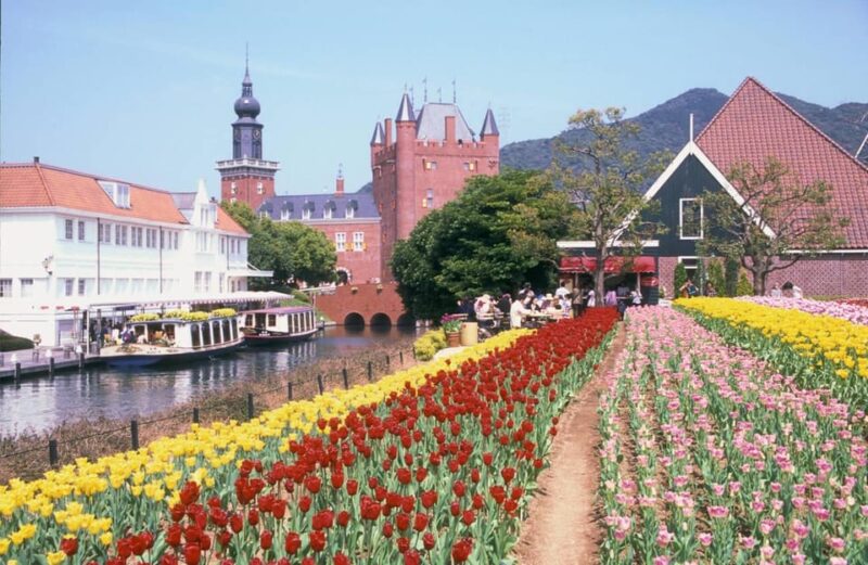 From Fukuoka: Private Day Trip to Huis Ten Bosch Theme Park - Seasonal Attractions and Events