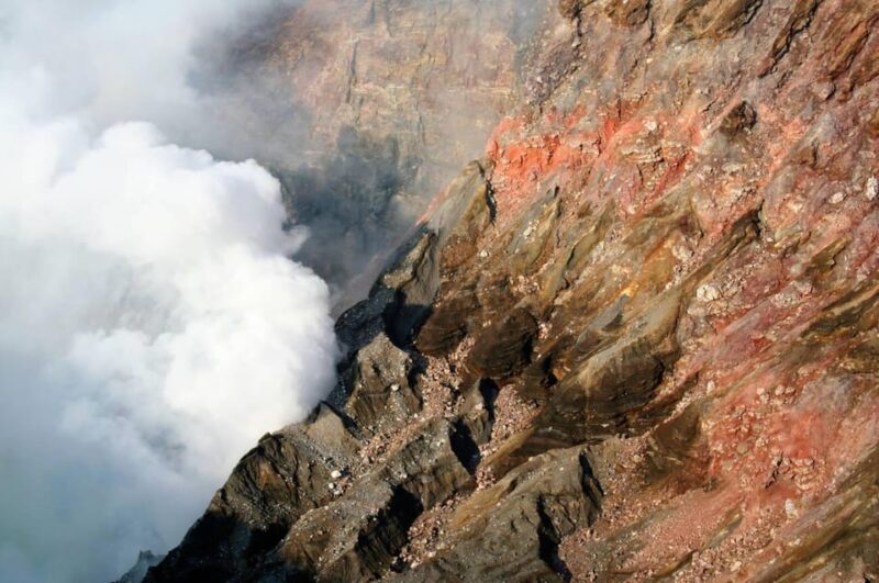 From Fukuoka: Private Mount Aso & Kumamoto Castle Day Trip - Discovering Kumamoto Castle