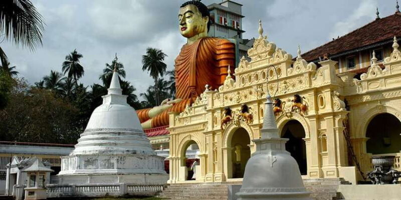 From Galle: Hidden Temples, Snakes & Coastlines Tour - Exploring the Temples: Wewurukannala and Weherahena