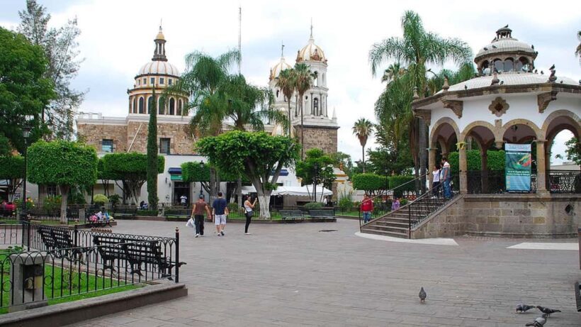 From Guadalajara: Downtown and Tlaquepaque Sightseeing Tour - Authentic Flavors and Local Drinks