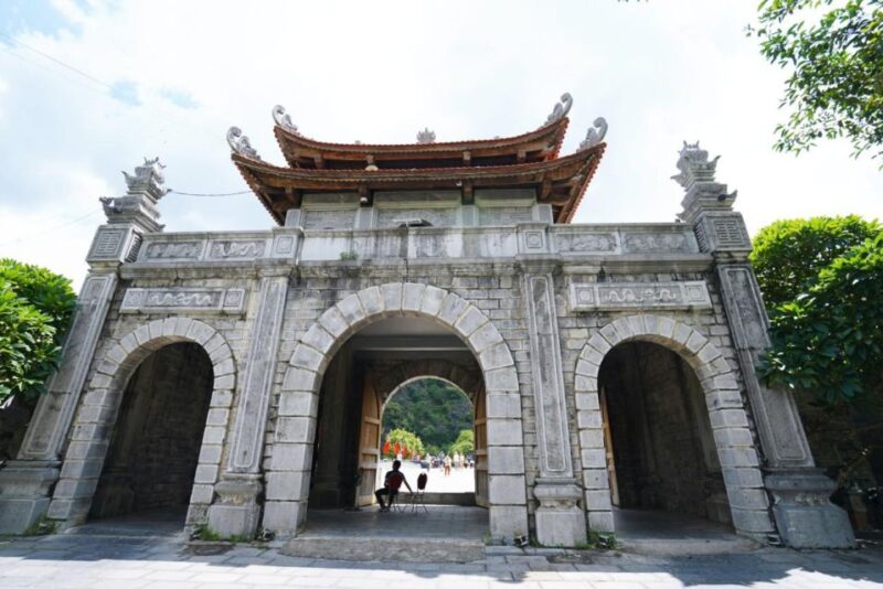 From Ha Noi Visit Hoa Lu Capital - Tam Coc Boating - Biking - Lunch in Local Style