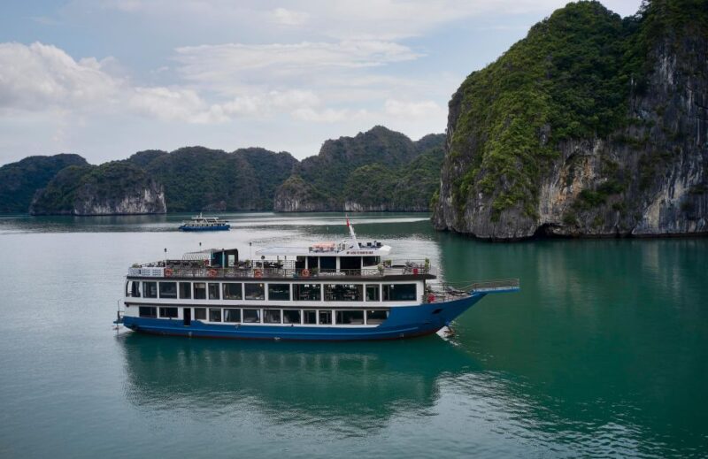 From Halong: 2 Days / 1 night with Halong - Lan Ha tour - Key Points