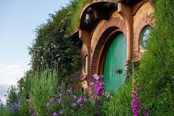 From Hamilton Hobbiton Waitomo Glowworm Caves 1 Day Private Tour - A Full-Day Journey Through Iconic Waikato Attractions