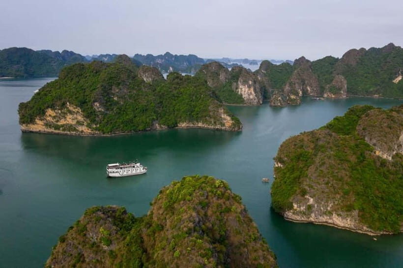From Hanoi: 2-day Ha Long Bay & Bai Tu Long Premium Cruise - A Deep Dive into the Experience
