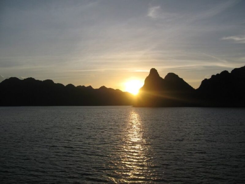 From Hanoi: Ha Long - Bai Tu Long Bay 2-Day 1-Night Cruise - What Makes This Tour Special?