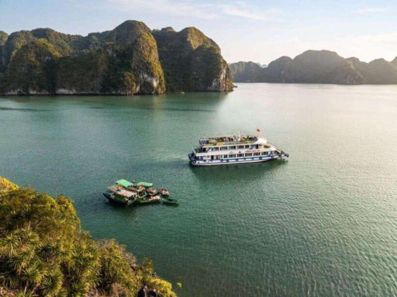 From Hanoi: Halong Bay, Sung Sot ,Titop Island & Luon Cave - Exploring Halong Bay on a Day Trip