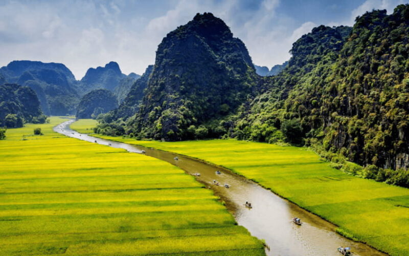 From Hanoi: Hoa Lu, Tam Coc, and Mua Cave Day Trip - An Introduction to the Experience