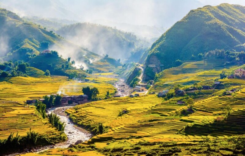 From Hanoi: Sapa 2D1N Hotel overnight by Morning bus - Trekking in the Mountains and Villages