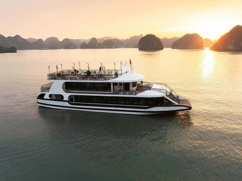 From Hanoi:Ha Long Bay Day Tour w/ Thien Cung Cave& Kayaking - An In-Depth Look at the Ha Long Bay Day Tour