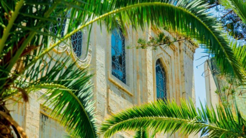 From Heraklion: Historical Center City Tour & Knossos Palace - Transportation and Group Size