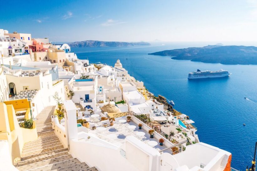 From Heraklion/Rethymno: Santorini Cruise with Pickup - The Voyage Across the Aegean
