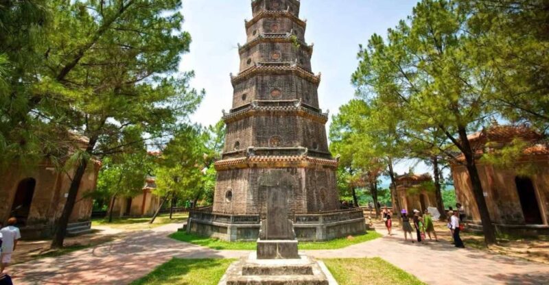 FROM HUE : HUE CITY TOUR AND DRAGON BOAT TRIP - Key Points