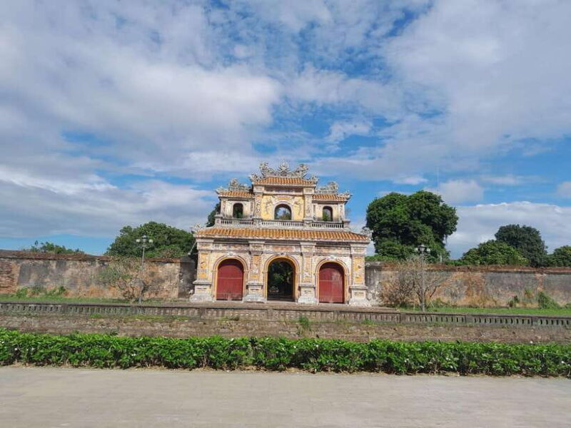 From Hue: Private Transfer to Hoi An with Hue Royal Tombs - Key Points