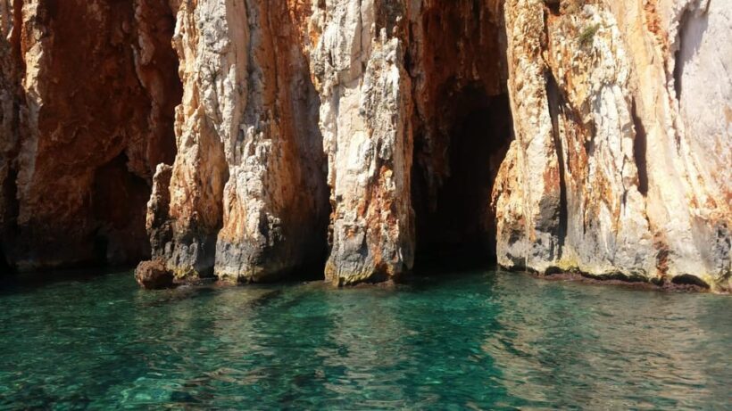 From Hvar: Private Tour to the Red rocks, Pakleni islands,.. - FAQ