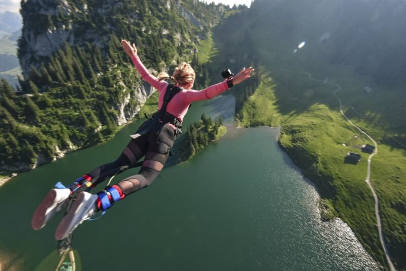 From Interlaken: Stockhorn Bungee Jump - Experiencing the Weightlessness