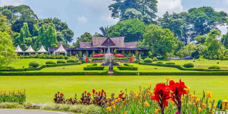 From Jakarta : Waterfall , Botanical Garden , Puppet Show - Visiting Bogor President Palace – A Dash of History