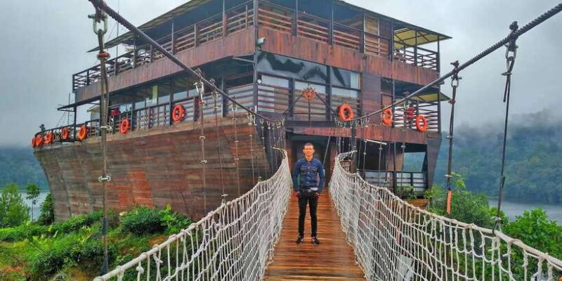 From Jakarta : White Crater , Pinisi Lake , Tea Plantation - Key Points