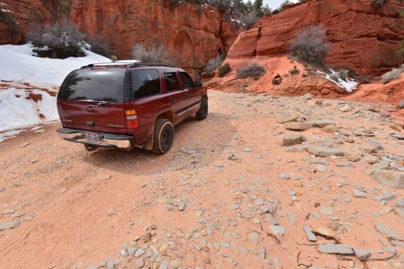 From Kanab: 3-Hour Peek-a-Boo Slot Canyon Hiking/Photo Tour - Key Points
