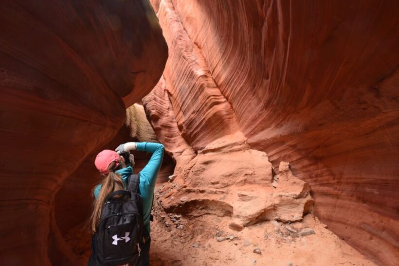 From Kanab: 3-Hour Peek-a-Boo Slot Canyon Hiking/Photo Tour - The Sum Up