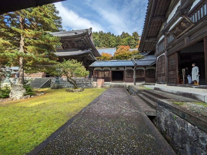 From Kanazawa: Eiheiji Buddhist Temple & Fukui Castle Town - Guided Experience
