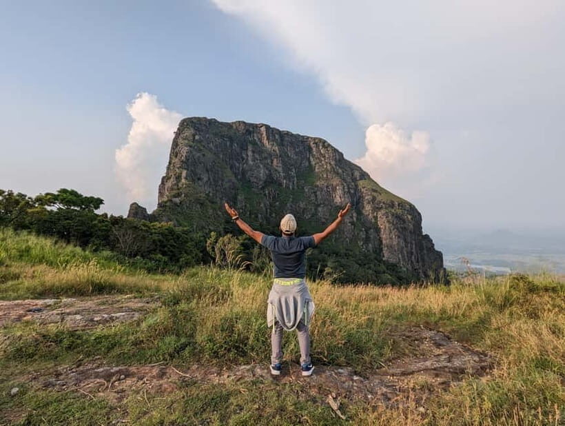 From Kandy: Kanawiddagala and Yahangala Twin Peak Hike - The Sum Up