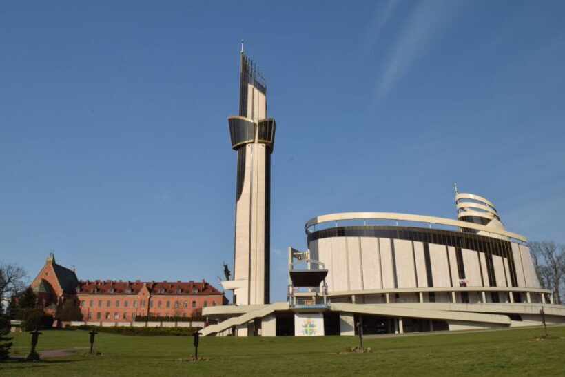 From Krakow: Czstochowa, Black Madonna and Lagiewniki Tour - Introduction