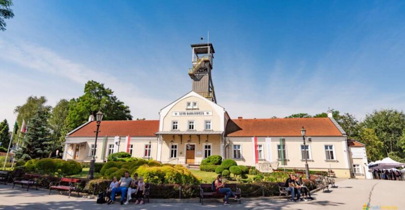 From Krakow: Guided Tour in Wieliczka Salt Mine - Exploring the Wieliczka Salt Mine: A Practical Guide to an Unforgettable Experience