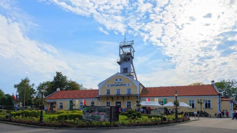 From Krakow: Wieliczka Salt Mine Guided Tour & Transfer - Key Points