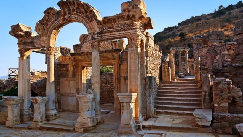 From Kusadasi: Ephesus and Pamukkale 2 Day Private Tour - Traveling to Pamukkale: Natural Wonders and Ancient Ruins