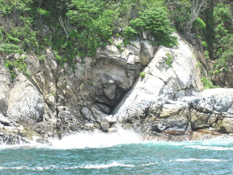 From La Crucecita: Private Huatulco 7 or 5 Bays Boat Trip - Pricing and Value