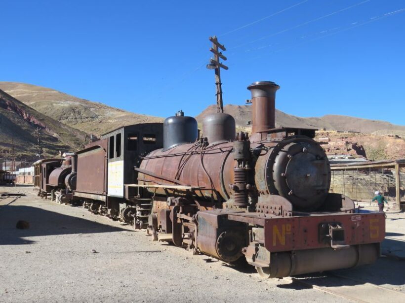 From La Paz: 1-Day 1-Night Uyuni Salt Flats Tour by Flight - A Closer Look at the Experience