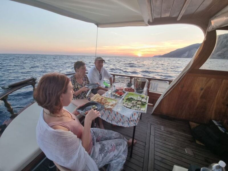 From La Spezia: Cinque Terre Boat Tour with Lunch and Wine - Food and Drinks