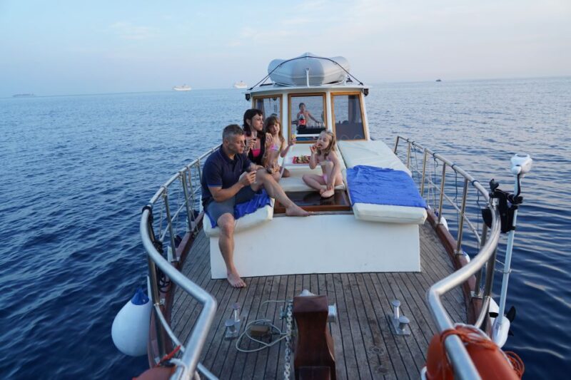 From La Spezia: Cinque Terre Boat Tour with Lunch and Wine - The Experience of Guides and Crew
