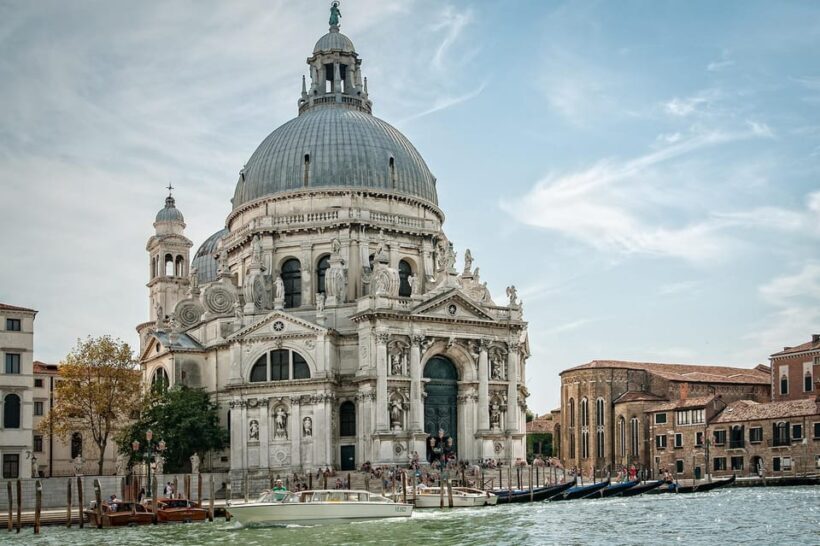 From Lake Garda: Venice City and Lagoon Guided Tour - Discovering the City’s Main Shopping Streets
