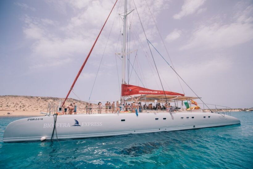 From Lanzarote: Sailing Day Trip Around La Graciosa - An Introduction to the Experience