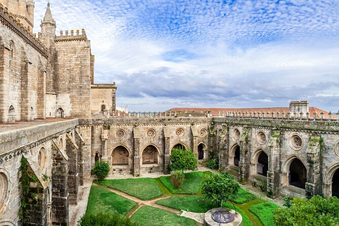 From Lisboa: Évora & Monsaraz Small-Group Full Day Tour - Onwards to Monsaraz – A Medieval Masterpiece