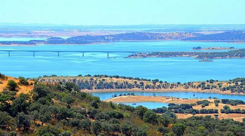 From Lisbon: Évora and Monsaraz Day Tour with Wine Tasting - Key Points