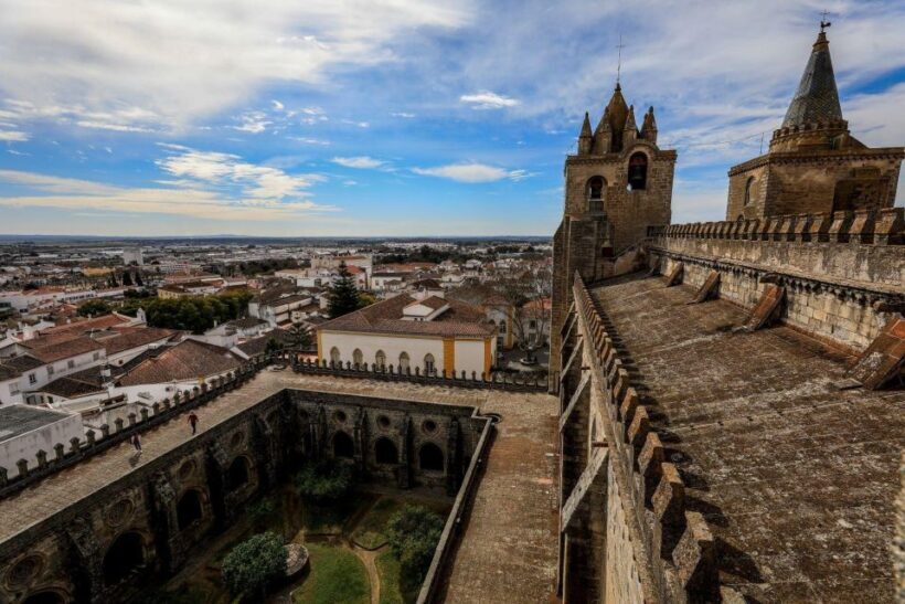 From Lisbon: Évora Tour with Wine Tasting included - Who should consider this tour?