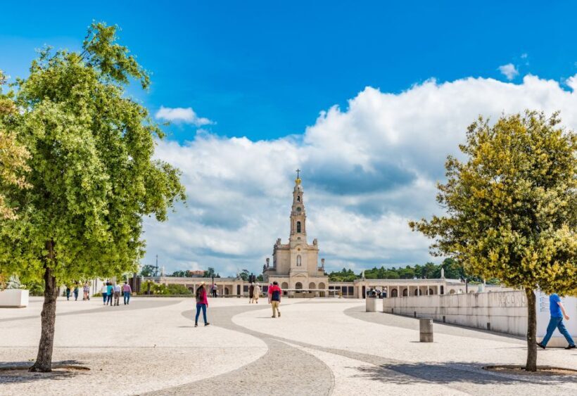 From Lisbon: Fatima, Batalha, Nazare and Obidos Tour - Key Points