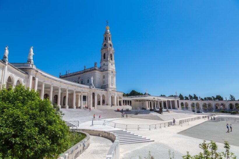 From Lisbon: Fatima, Batalha, Nazare and Obidos Tour - Visiting the Sanctuary of Fatima