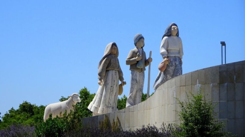 From Lisbon: Fátima, Óbidos Medieval, Nazaré Atlantic Coast - Key Points