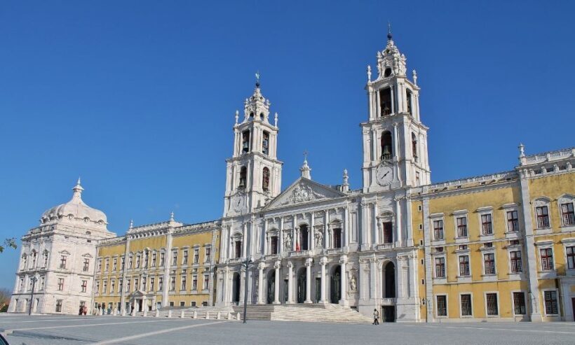 From Lisbon: Óbidos and Mafra Palace Private Tour - Exploring Mafra Palace: Baroque Majesty