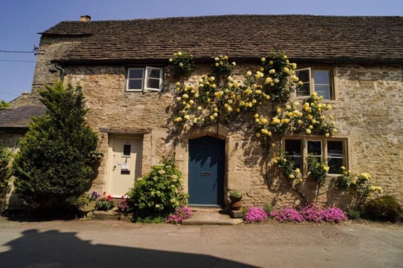 From London: Cotswolds, Country Pub Lunch & Lavender Fields - Key Points
