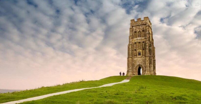 From London: Glastonbury and Cheddar Gorge Guided Day Trip - On Guides and Group Size