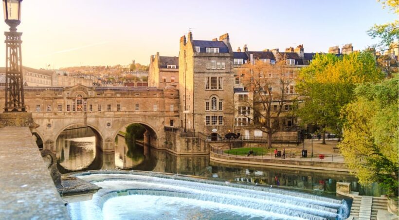 From London: Small Group Stonehenge, Bath & Cotswolds Tour - A Deep Dive: What to Expect from This Tour