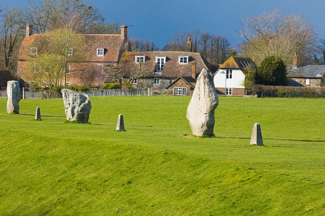 From London: Stonehenge and The Stone Circles of Avebury - Exploring Stonehenge